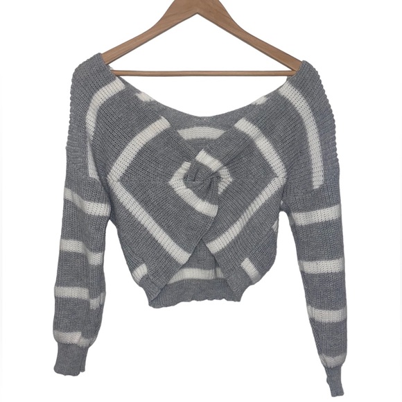 Source Unknown | Sweaters | Knit Cropped Vcut Sweater Gray White ...